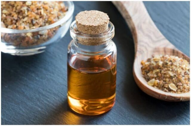 15 Essential Oils For Swollen Lymph Nodes Behind Ear, In Armpit, Neck ...