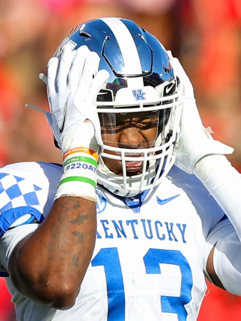 Famous People With Six Fingers - Health Guide Net